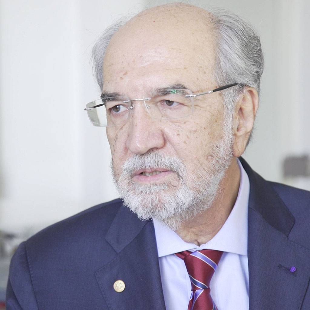 Ο καθηγητής σωματιδιακής φυσικής του CERN, Ευάγγελος Γαζής, στο ...