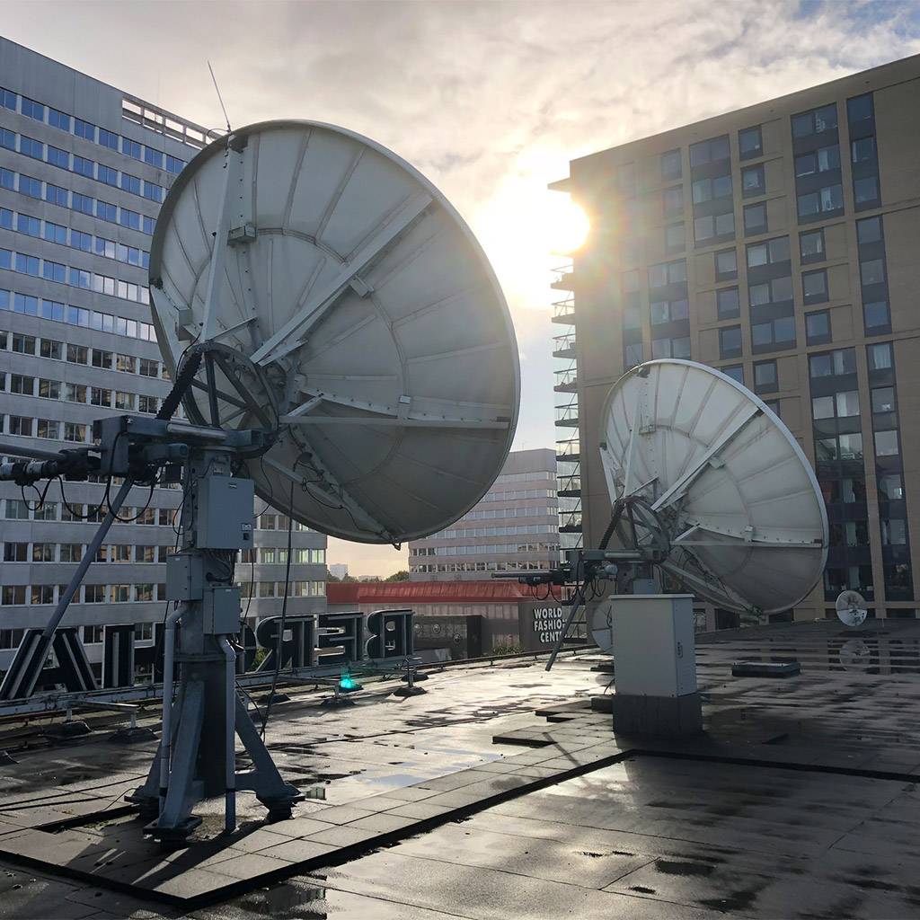 Andrew Antenna 4.5m & 2.5m Prime Focus - Digitaltvinfo.gr - Τα πάντα ...