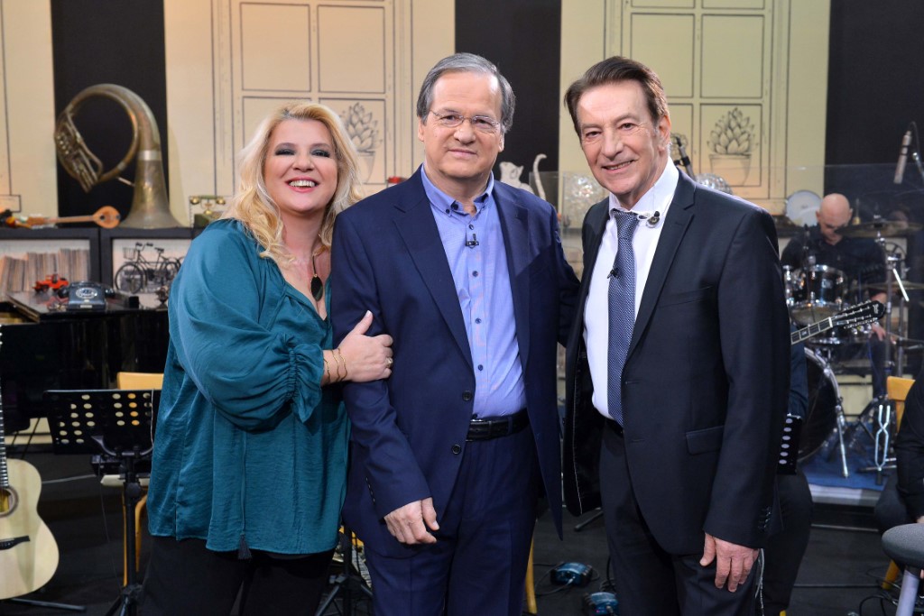 "Τα τραγούδια της Ομόνοιας" στην Αυλή των Χρωμάτων της ΕΡΤ2 ...