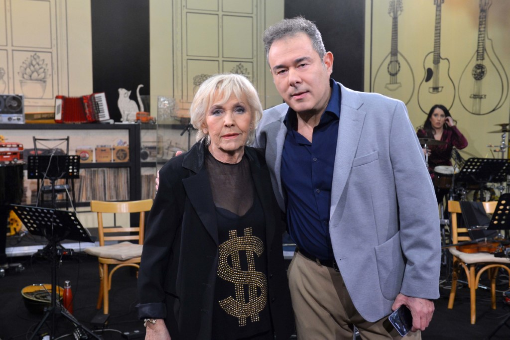 "Τα τραγούδια της Ομόνοιας" στην Αυλή των Χρωμάτων της ΕΡΤ2 ...